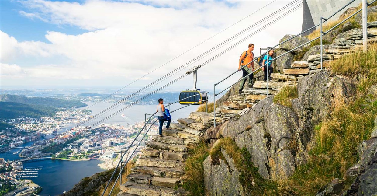 Hiking on the 7 mountains in Bergen - visitBergen.com
