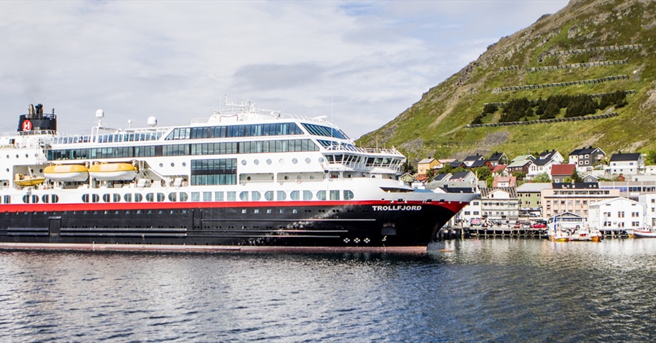 Hurtigruten routes: Northbound or Southbound? - visitBergen.com