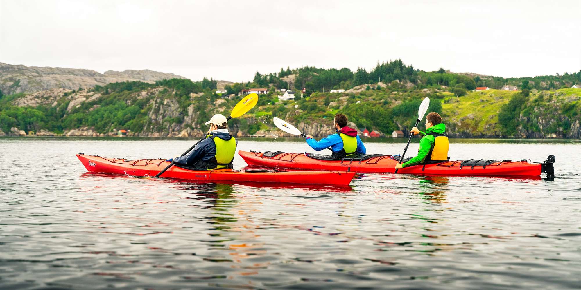 Guided kayak trip around the islets outside Bergen - visitBergen.com